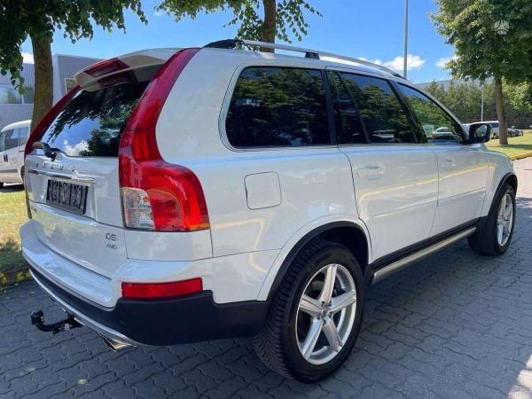 White Volvo XC90 2012 in Marijampole, with an engine capacity of 2.40 L and mileage of 261 thousand km for 11990 €, photo 5 on AUTOMOTO.COM.LV