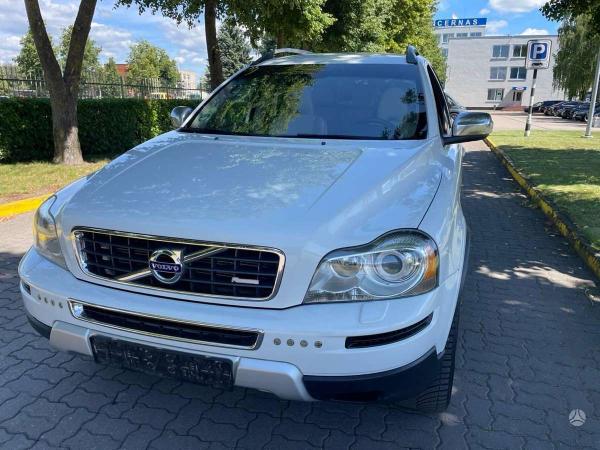 White Volvo XC90 2012 in Marijampole, with an engine capacity of 2.40 L and mileage of 261 thousand km for 11990 €, photo 6 on AUTOMOTO.COM.LV
