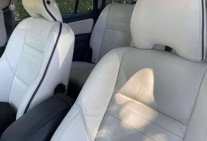 White Volvo XC90 2012 in Marijampole, with an engine capacity of 2.40 L and mileage of 261 thousand km for 11990 €, photo 9 on AUTOMOTO.COM.LV