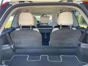 White Volvo XC90 2012 in Marijampole, with an engine capacity of 2.40 L and mileage of 261 thousand km for 11990 €, photo 13 on AUTOMOTO.COM.LV