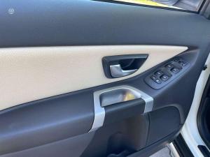 White Volvo XC90 2012 in Marijampole, with an engine capacity of 2.40 L and mileage of 261 thousand km for 11990 €, photo 16 on AUTOMOTO.COM.LV