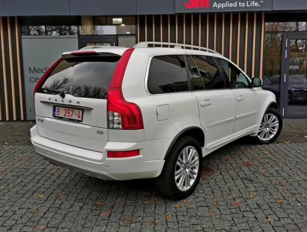 White Volvo XC90 2012 in Riga, with an engine capacity of 2.40 L and mileage of 371 thousand km for 7990 €, photo 2 on AUTOMOTO.COM.LV