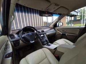 White Volvo XC90 2012 in Riga, with an engine capacity of 2.40 L and mileage of 371 thousand km for 7990 €, photo 4 on AUTOMOTO.COM.LV