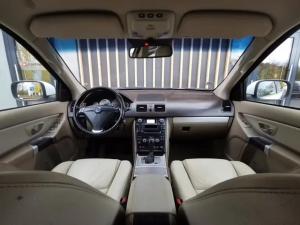 White Volvo XC90 2012 in Riga, with an engine capacity of 2.40 L and mileage of 371 thousand km for 7990 €, photo 5 on AUTOMOTO.COM.LV