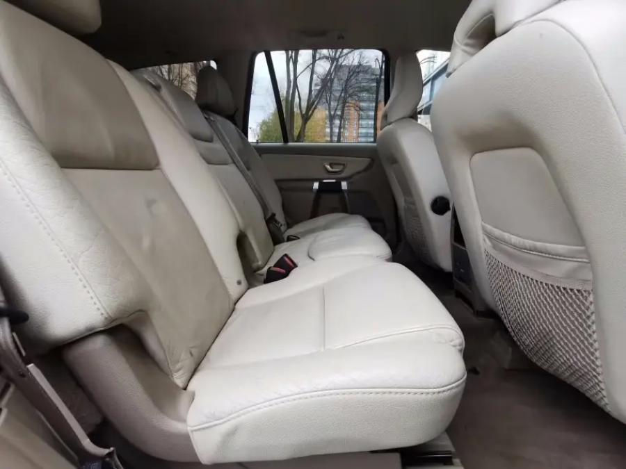 White Volvo XC90 2012 in Riga, with an engine capacity of 2.40 L and mileage of 371 thousand km for 7990 €, photo 8 on AUTOMOTO.COM.LV