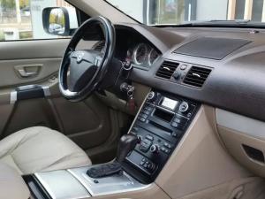 White Volvo XC90 2012 in Riga, with an engine capacity of 2.40 L and mileage of 371 thousand km for 7990 €, photo 11 on AUTOMOTO.COM.LV