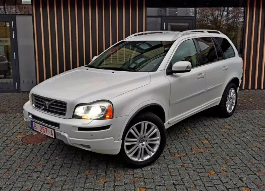 White Volvo XC90 2012 in Riga, with an engine capacity of 2.40 L and mileage of 371 thousand km for 7990 €, photo 13 on AUTOMOTO.COM.LV