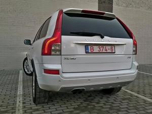 White Volvo XC90 2012 in Riga, with an engine capacity of 2.40 L and mileage of 372 thousand km for 8490 €, photo 4 on AUTOMOTO.COM.LV