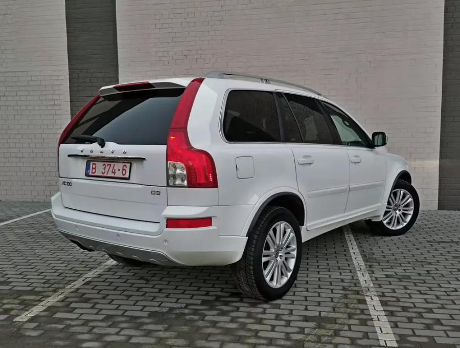 White Volvo XC90 2012 in Riga, with an engine capacity of 2.40 L and mileage of 372 thousand km for 8490 €, photo 7 on AUTOMOTO.COM.LV