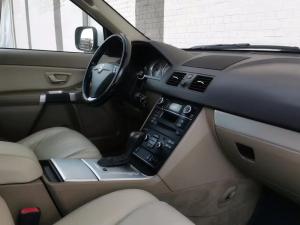 White Volvo XC90 2012 in Riga, with an engine capacity of 2.40 L and mileage of 372 thousand km for 8490 €, photo 16 on AUTOMOTO.COM.LV