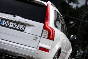 White Volvo XC90 2012 in Riga, with an engine capacity of 2.40 L and mileage of 340 thousand km for 12600 €, photo 7 on AUTOMOTO.COM.LV