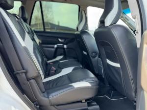 White Volvo XC90 2012 in Riga, with an engine capacity of 2.40 L and mileage of 340 thousand km for 12600 €, photo 8 on AUTOMOTO.COM.LV