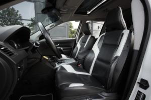 White Volvo XC90 2012 in Riga, with an engine capacity of 2.40 L and mileage of 340 thousand km for 12600 €, photo 12 on AUTOMOTO.COM.LV