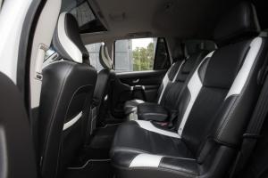 White Volvo XC90 2012 in Riga, with an engine capacity of 2.40 L and mileage of 340 thousand km for 12600 €, photo 16 on AUTOMOTO.COM.LV