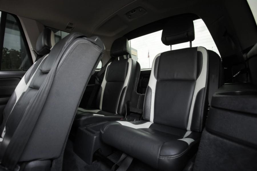 White Volvo XC90 2012 in Riga, with an engine capacity of 2.40 L and mileage of 340 thousand km for 12600 €, photo 18 on AUTOMOTO.COM.LV
