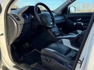 White Volvo XC90 2012 in Riga, with an engine capacity of 2.40 L and mileage of 340 thousand km for 12600 €, photo 19 on AUTOMOTO.COM.LV