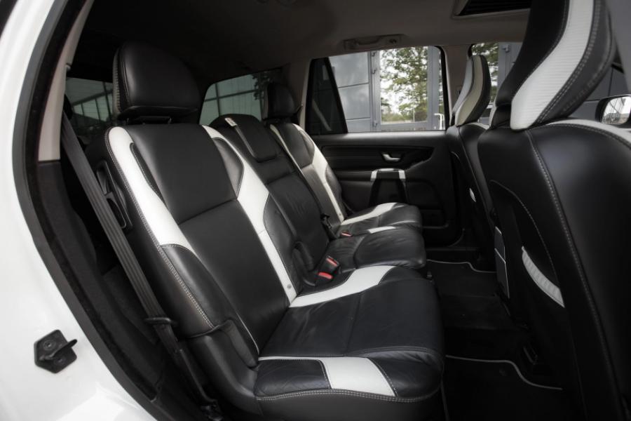 White Volvo XC90 2012 in Riga, with an engine capacity of 2.40 L and mileage of 340 thousand km for 12600 €, photo 21 on AUTOMOTO.COM.LV