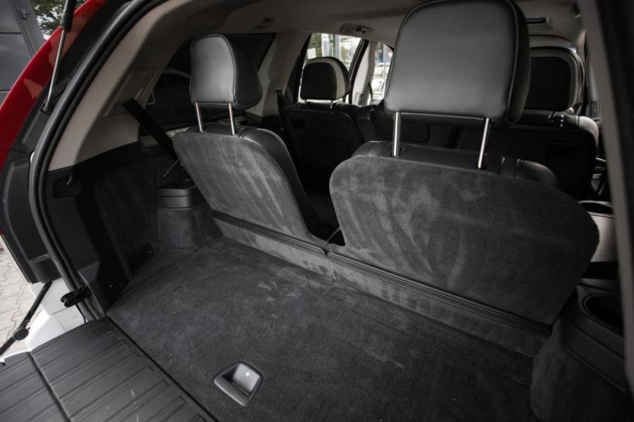 White Volvo XC90 2012 in Riga, with an engine capacity of 2.40 L and mileage of 340 thousand km for 12600 €, photo 24 on AUTOMOTO.COM.LV