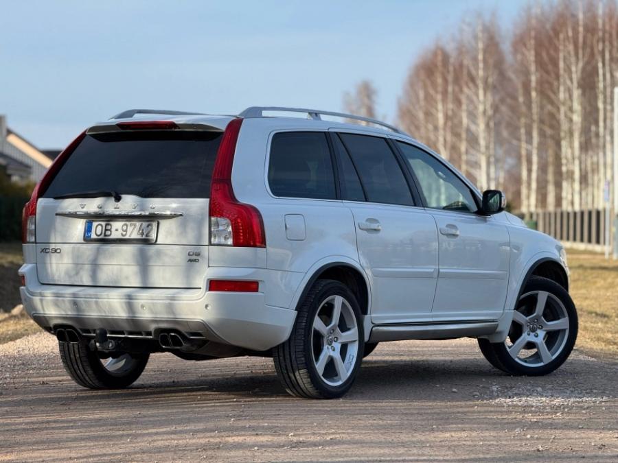 White Volvo XC90 2012 in Riga, with an engine capacity of 2.40 L and mileage of 340 thousand km for 12600 €, photo 25 on AUTOMOTO.COM.LV