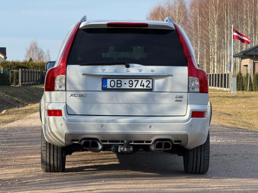 White Volvo XC90 2012 in Riga, with an engine capacity of 2.40 L and mileage of 340 thousand km for 12600 €, photo 27 on AUTOMOTO.COM.LV
