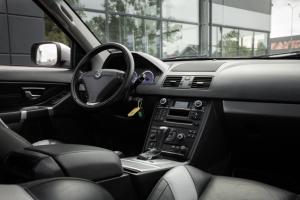 White Volvo XC90 2012 in Riga, with an engine capacity of 2.40 L and mileage of 340 thousand km for 12600 €, photo 28 on AUTOMOTO.COM.LV