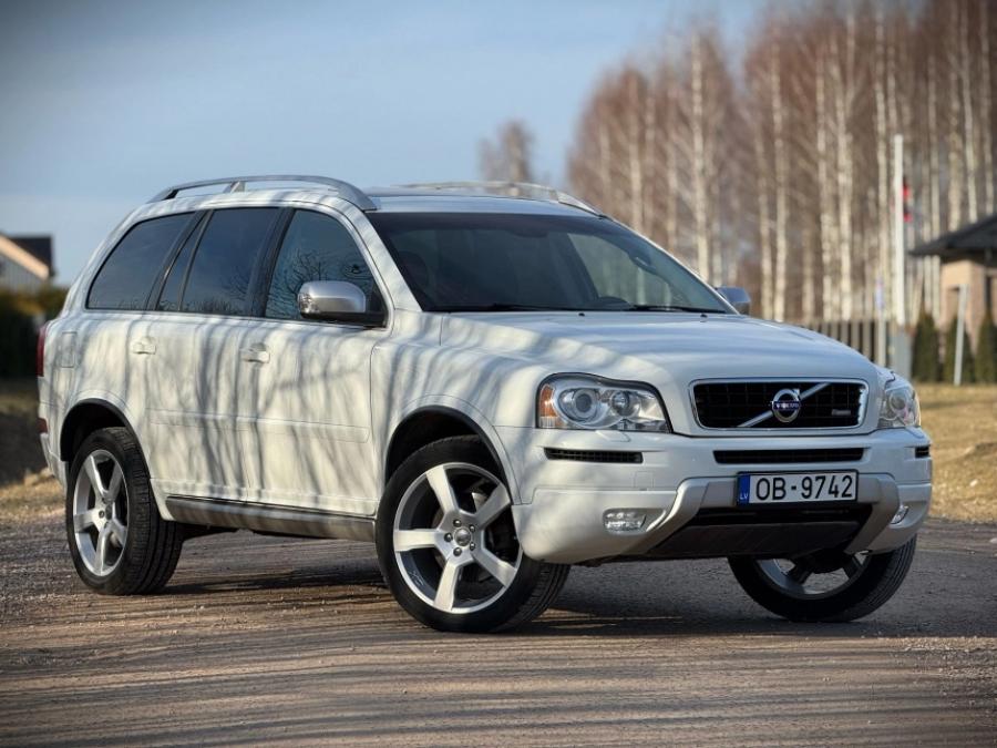 White Volvo XC90 2012 in Riga, with an engine capacity of 2.40 L and mileage of 340 thousand km for 12600 €, photo 31 on AUTOMOTO.COM.LV
