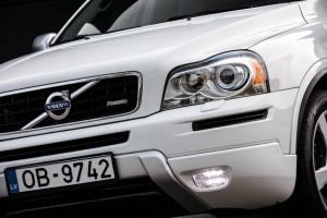 White Volvo XC90 2012 in Riga, with an engine capacity of 2.40 L and mileage of 340 thousand km for 12600 €, photo 49 on AUTOMOTO.COM.LV