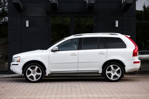White Volvo XC90 2012 in Riga, with an engine capacity of 2.40 L and mileage of 340 thousand km for 12600 €, photo 50 on AUTOMOTO.COM.LV