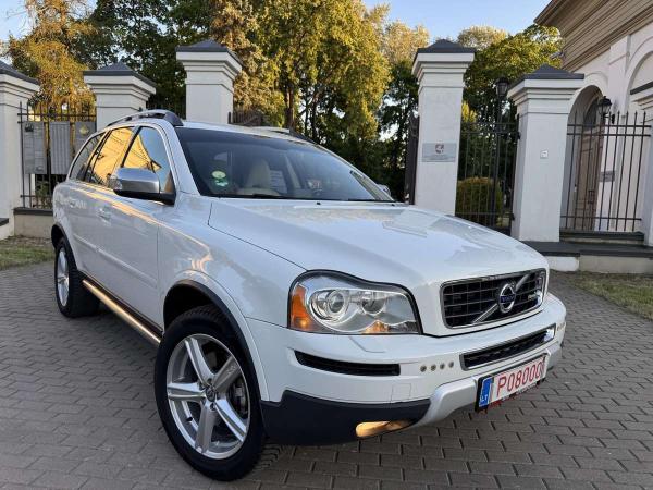 White Volvo XC90 2012 in Vilnius, with an engine capacity of 2.40 L and mileage of 261 thousand km for 11900 €, photo 4 on AUTOMOTO.COM.LV