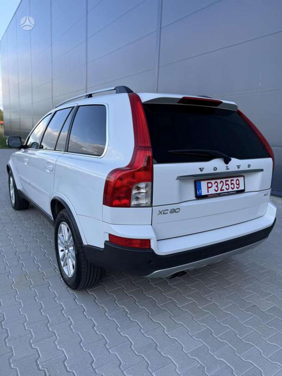 White Volvo XC90 2012 in Siauliai, with an engine capacity of 3.19 L and mileage of 169 thousand km for 9400 €, photo 6 on AUTOMOTO.COM.LV