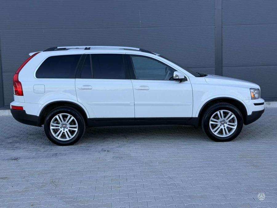 White Volvo XC90 2012 in Siauliai, with an engine capacity of 3.19 L and mileage of 169 thousand km for 9400 €, photo 8 on AUTOMOTO.COM.LV
