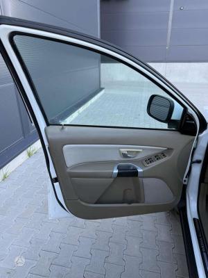 White Volvo XC90 2012 in Siauliai, with an engine capacity of 3.19 L and mileage of 169 thousand km for 9400 €, photo 10 on AUTOMOTO.COM.LV