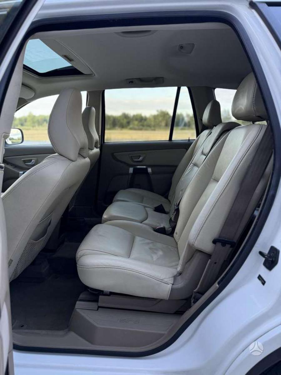 White Volvo XC90 2012 in Siauliai, with an engine capacity of 3.19 L and mileage of 169 thousand km for 9400 €, photo 18 on AUTOMOTO.COM.LV