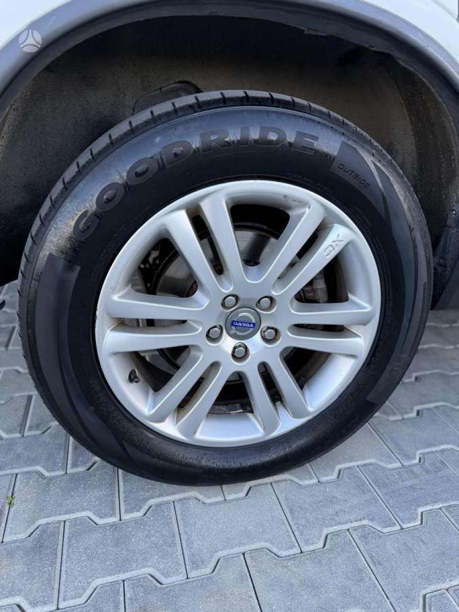 White Volvo XC90 2012 in Siauliai, with an engine capacity of 3.19 L and mileage of 169 thousand km for 9400 €, photo 23 on AUTOMOTO.COM.LV