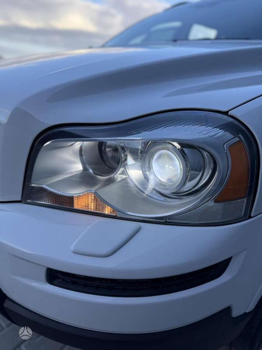 White Volvo XC90 2012 in Siauliai, with an engine capacity of 3.19 L and mileage of 169 thousand km for 9400 €, photo 24 on AUTOMOTO.COM.LV