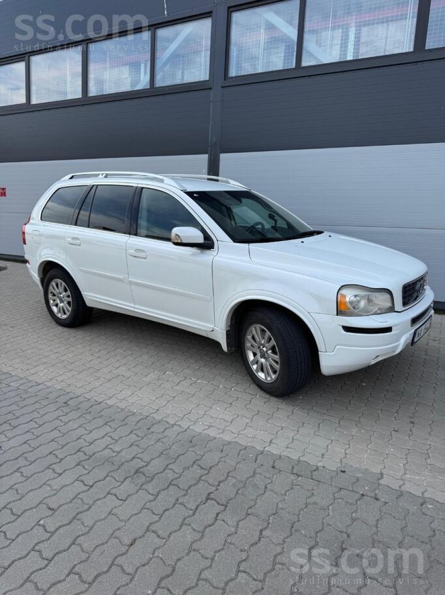Balts Volvo XC90 2013 Liepāja, ar dzinēja tilpumu 2.40 L un nobraukumu 406 tūkst. km par 43600 €, foto 1 vietnē AUTOMOTO.COM.LV