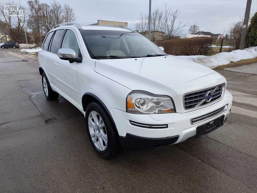 White Volvo XC90 2013 in Siauliai, with an engine capacity of 3.20 L and mileage of 301 thousand km for 8100 €, photo 1 on AUTOMOTO.COM.LV