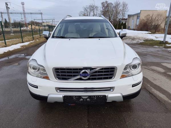 White Volvo XC90 2013 in Siauliai, with an engine capacity of 3.20 L and mileage of 301 thousand km for 8100 €, photo 2 on AUTOMOTO.COM.LV