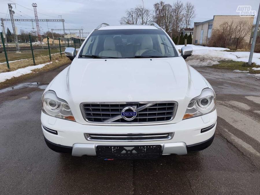 White Volvo XC90 2013 in Siauliai, with an engine capacity of 3.20 L and mileage of 301 thousand km for 8100 €, photo 3 on AUTOMOTO.COM.LV