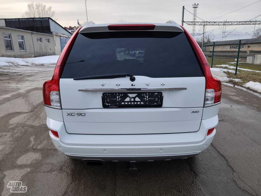 White Volvo XC90 2013 in Siauliai, with an engine capacity of 3.20 L and mileage of 301 thousand km for 8100 €, photo 6 on AUTOMOTO.COM.LV