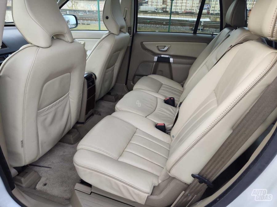 White Volvo XC90 2013 in Siauliai, with an engine capacity of 3.20 L and mileage of 301 thousand km for 8100 €, photo 16 on AUTOMOTO.COM.LV