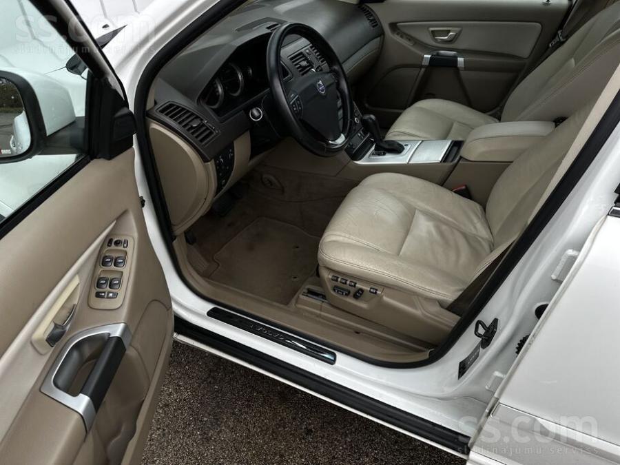 Balts Volvo XC90 2013 Rīga, ar dzinēja tilpumu 2.40 L un nobraukumu 292 tūkst. km par 9600 €, foto 11 vietnē AUTOMOTO.COM.LV