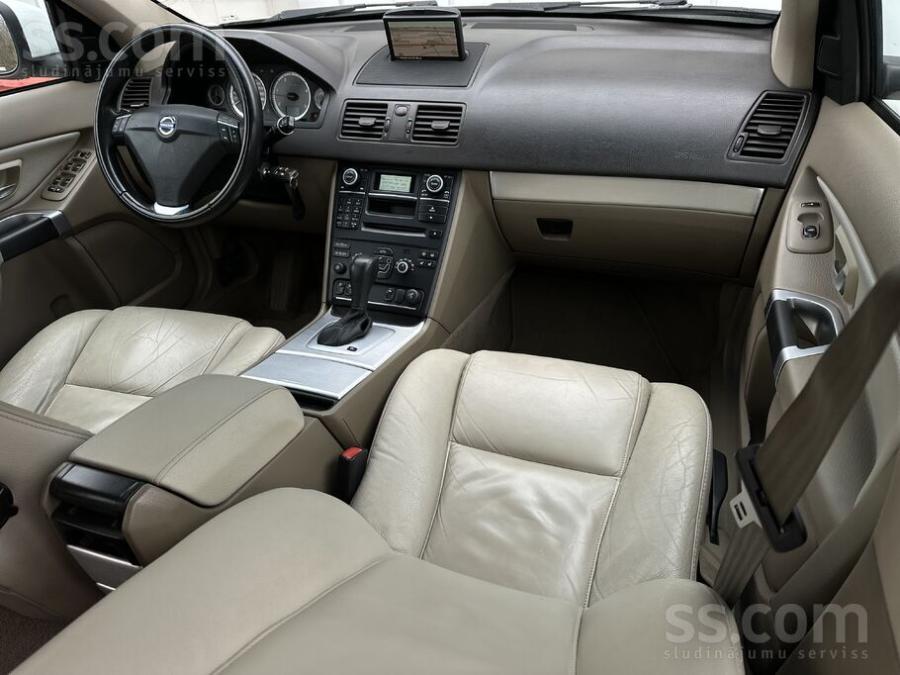 Balts Volvo XC90 2013 Rīga, ar dzinēja tilpumu 2.40 L un nobraukumu 292 tūkst. km par 9600 €, foto 18 vietnē AUTOMOTO.COM.LV