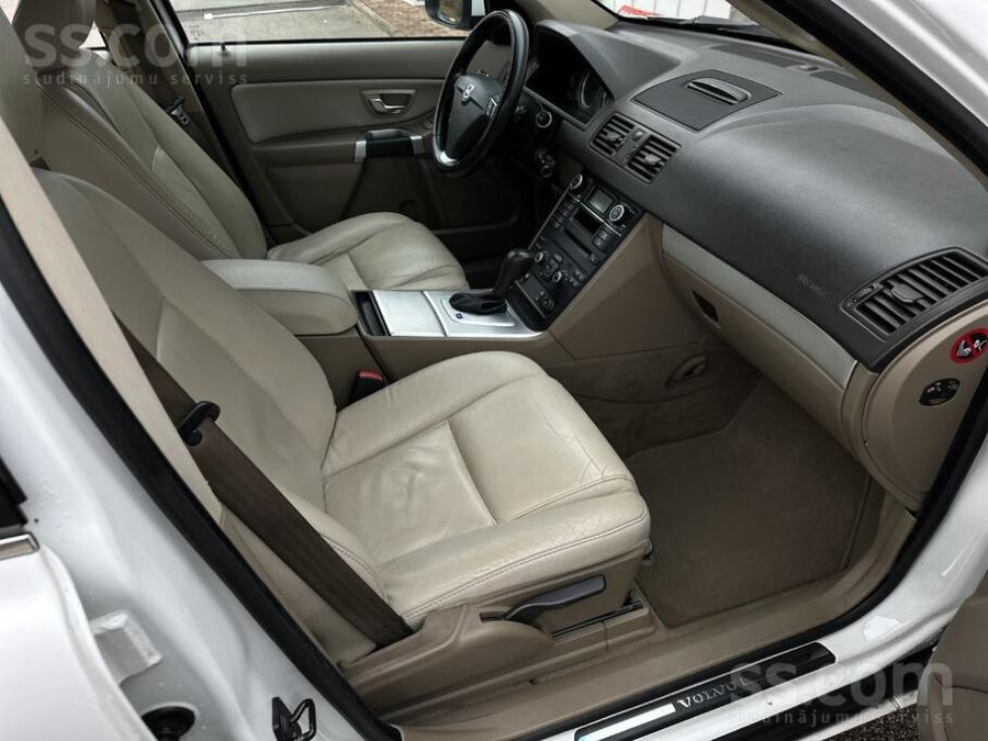 Balts Volvo XC90 2013 Rīga, ar dzinēja tilpumu 2.40 L un nobraukumu 292 tūkst. km par 9600 €, foto 19 vietnē AUTOMOTO.COM.LV