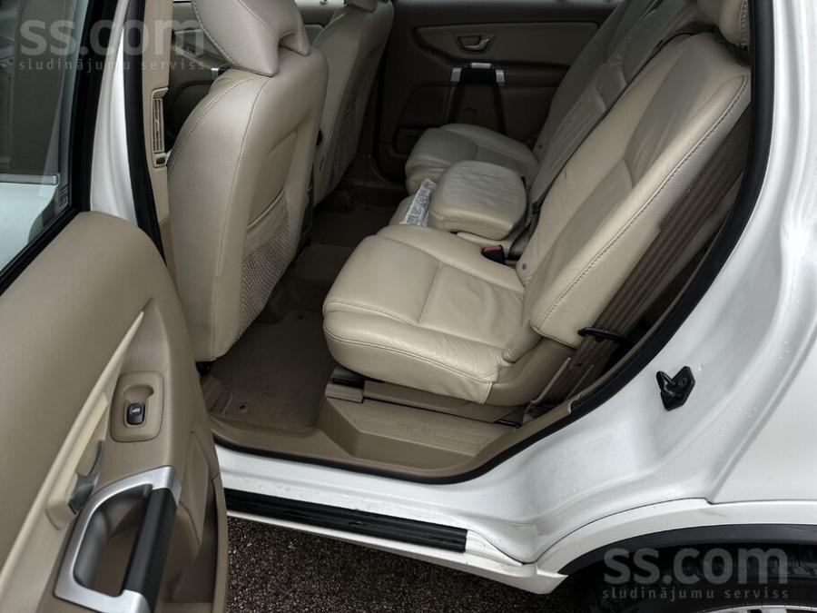 Balts Volvo XC90 2013 Rīga, ar dzinēja tilpumu 2.40 L un nobraukumu 292 tūkst. km par 9600 €, foto 20 vietnē AUTOMOTO.COM.LV