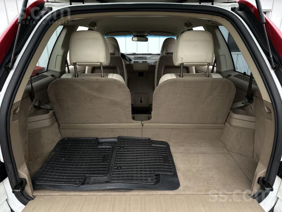 Balts Volvo XC90 2013 Rīga, ar dzinēja tilpumu 2.40 L un nobraukumu 292 tūkst. km par 9600 €, foto 22 vietnē AUTOMOTO.COM.LV