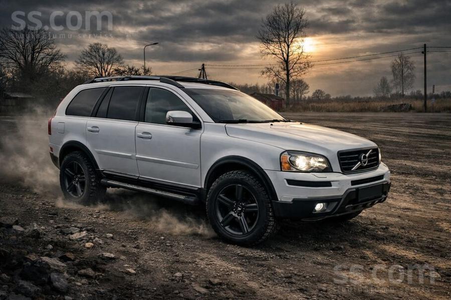 White Volvo XC90 2013 in Riga, with an engine capacity of 2.40 L and mileage of 300 thousand km for 9650 €, photo 1 on AUTOMOTO.COM.LV