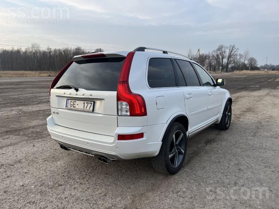 White Volvo XC90 2013 in Riga, with an engine capacity of 2.40 L and mileage of 300 thousand km for 9650 €, photo 6 on AUTOMOTO.COM.LV