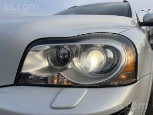White Volvo XC90 2013 in Riga, with an engine capacity of 2.40 L and mileage of 300 thousand km for 9650 €, photo 8 on AUTOMOTO.COM.LV