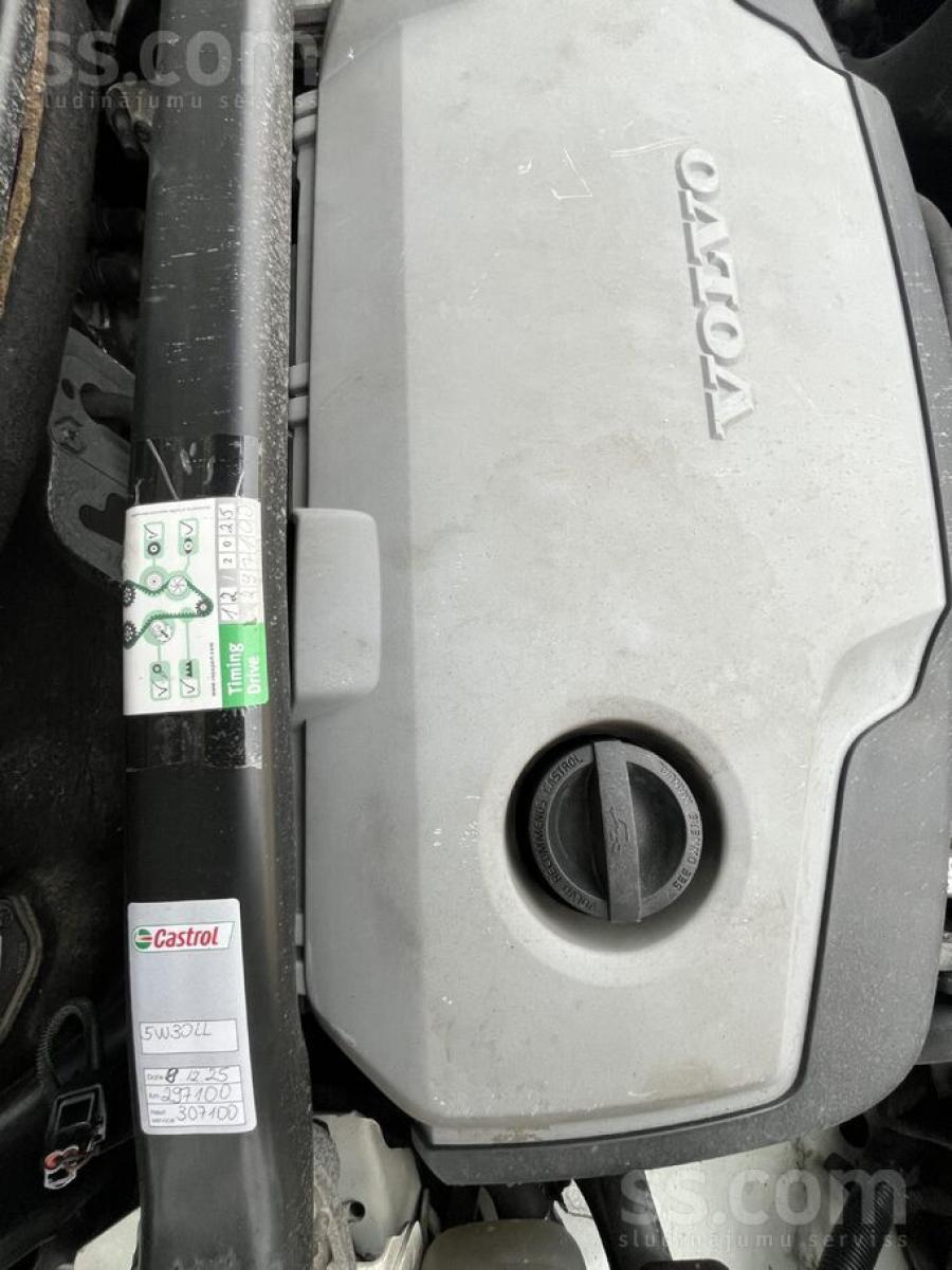 White Volvo XC90 2013 in Riga, with an engine capacity of 2.40 L and mileage of 300 thousand km for 9650 €, photo 11 on AUTOMOTO.COM.LV